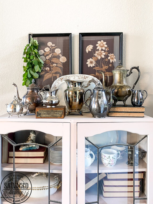 80 Decorating Vignette Ideas For Your Cozy Vintage Home - Kim Pepper Blog